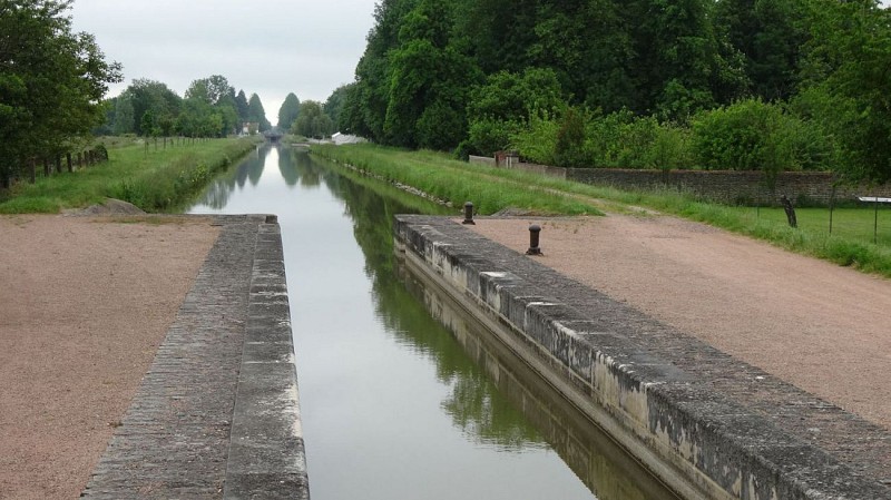 GR654 - Charenton du Cher - Saint Amand Montrond - Parcours marche ...