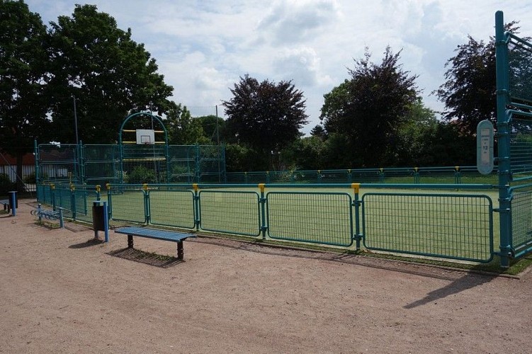 Various - Park: garden, playground, barefoot trail - Marckolsheim