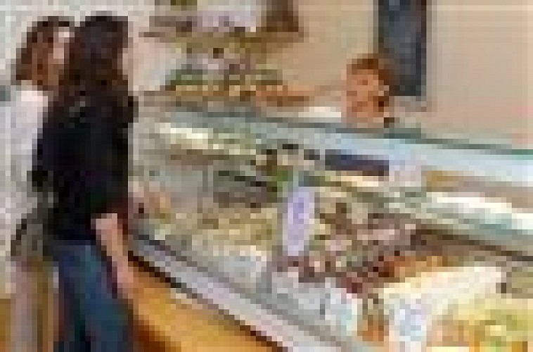 Farm shop - Boutique de la Maison des Fromages de Chèvres - Celles-sur ...