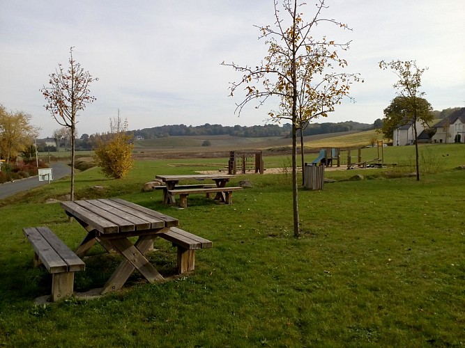 Autres - AIRE DE PIQUE NIQUE ET AIRE DE JEUX DU PARC CHAUVET - Blaison ...