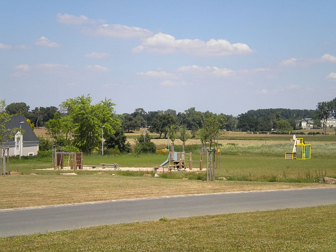 Autres - AIRE DE PIQUE NIQUE ET AIRE DE JEUX DU PARC CHAUVET - Blaison ...